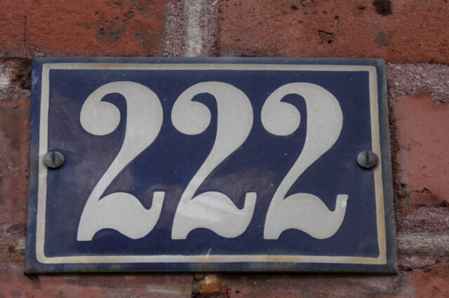Engelszahlen: Die Bedeutung von 222 in Liebe und Beziehungen