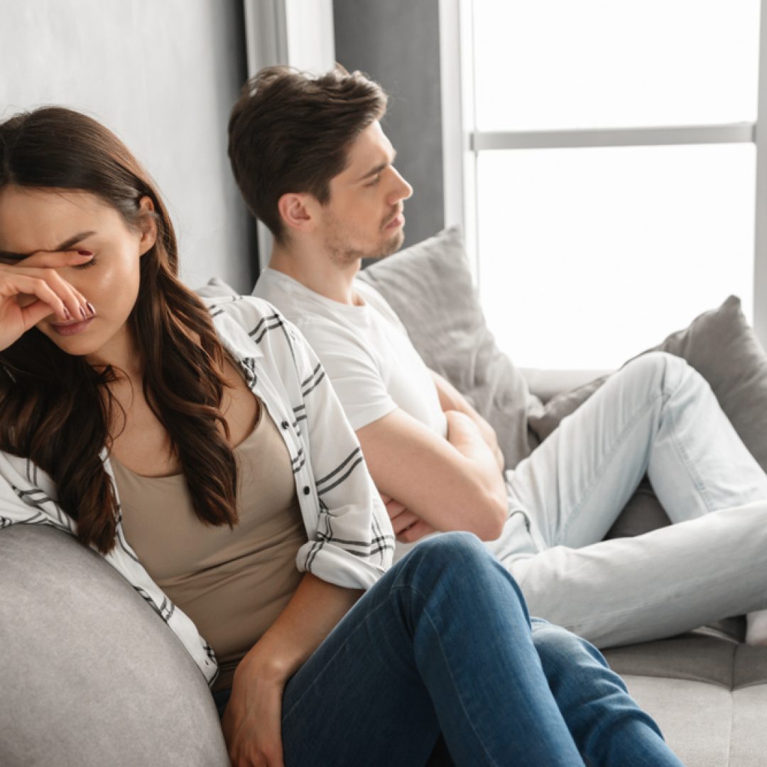 Unsicher-vermeidende Bindung: 15 alltägliche Beispiele, die Probleme verursachen