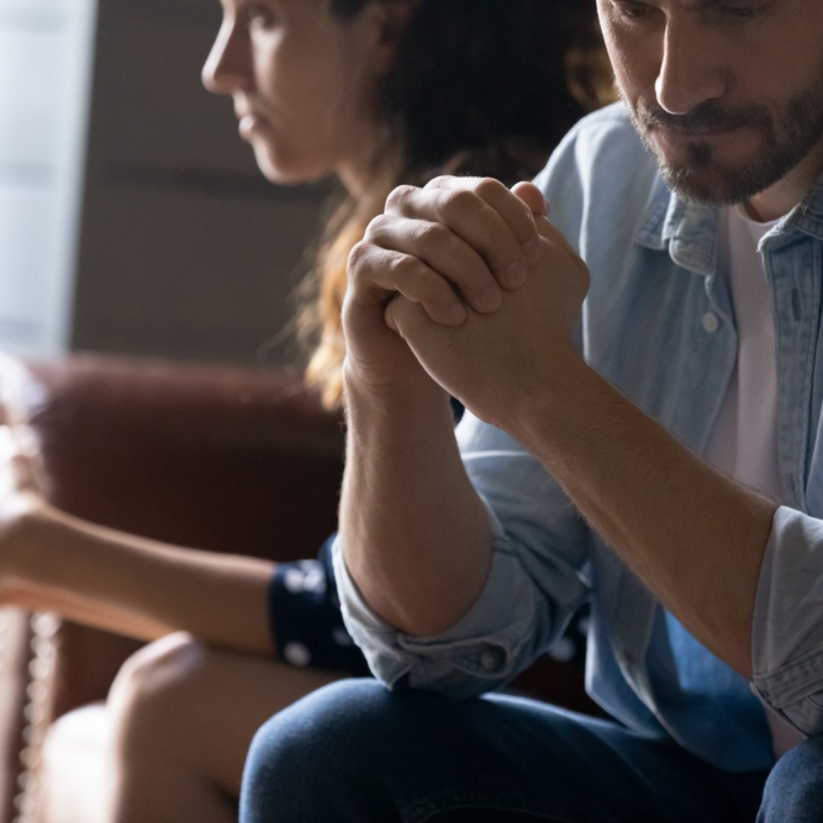 Unsicher-vermeidende Bindung: 15 alltägliche Beispiele, die Probleme ...