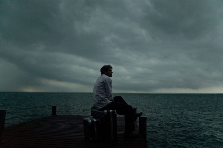 Ist er wirklich ein Narzisst oder nur emotional gebrochen? 5 Dinge, an ...