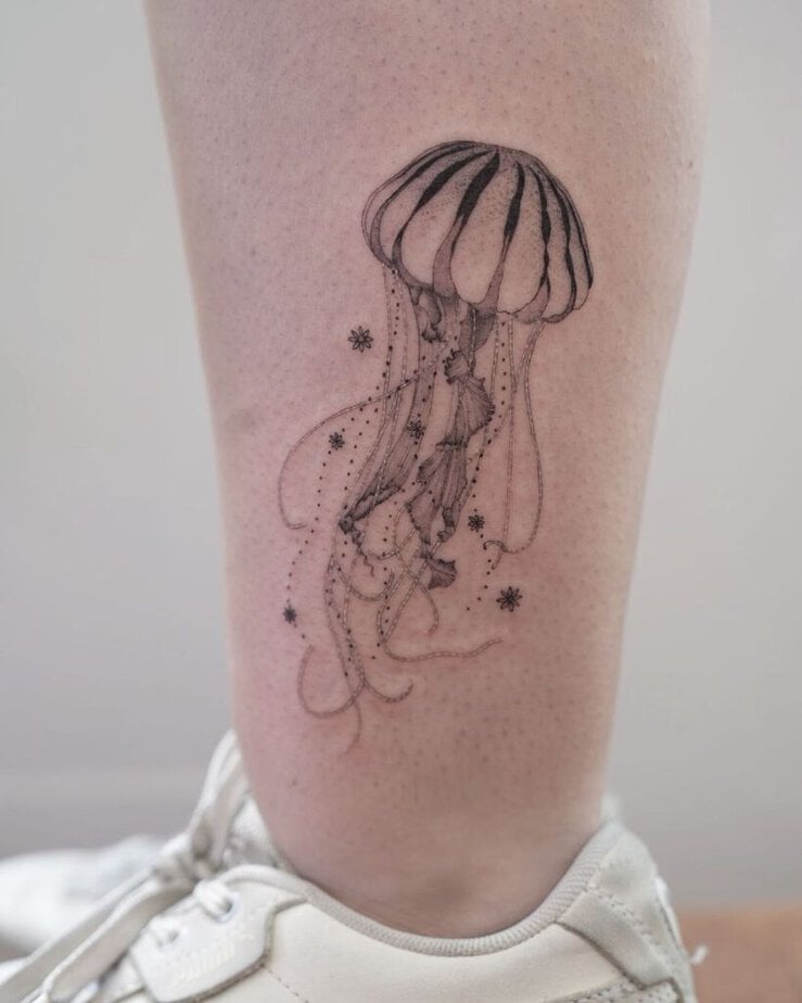 24 interessante Quallen-Tattoo-Ideen, die dich vor Freude zucken lassen ...