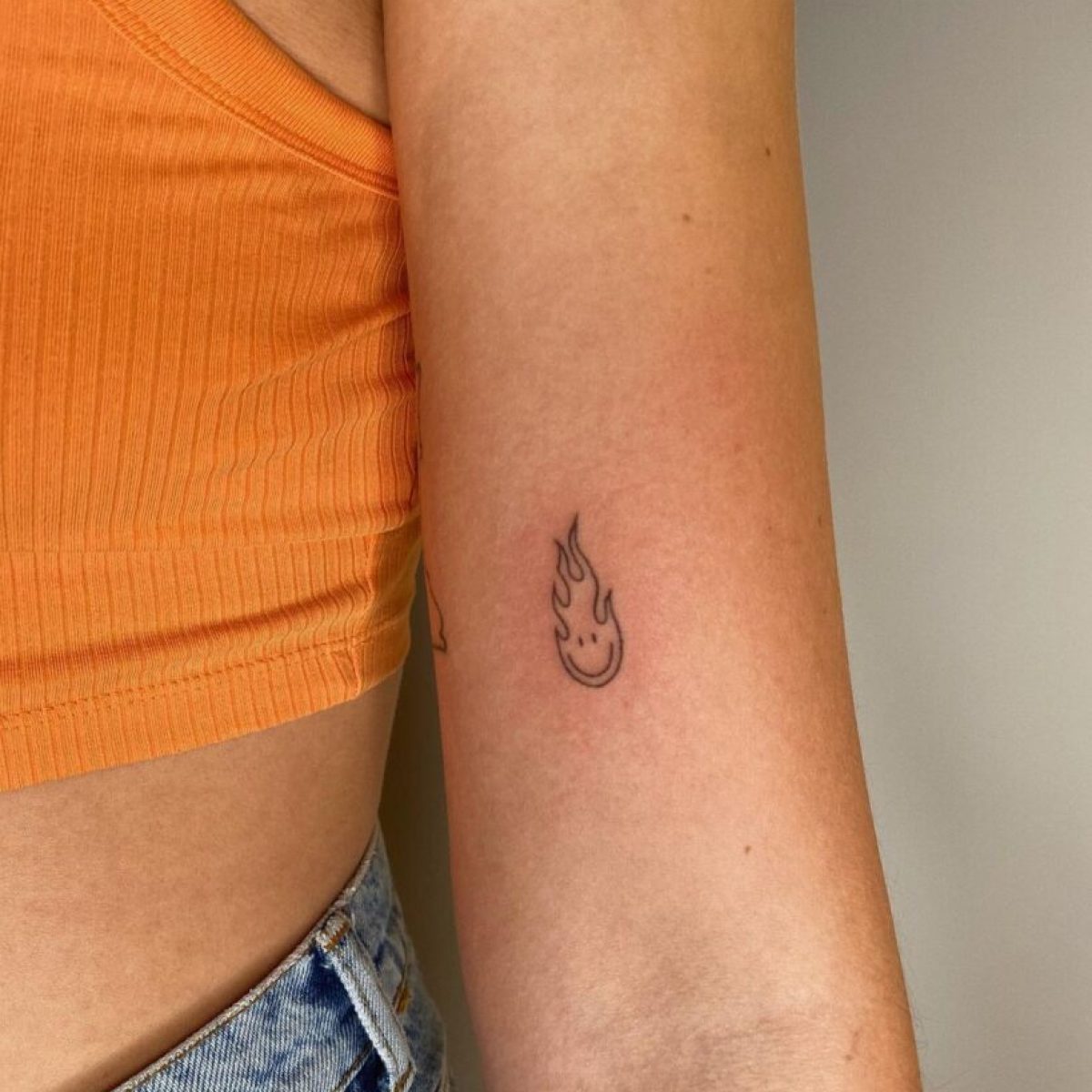 20 einfache Smiley-Tattoos, die Sie garantiert zum Lächeln bringen