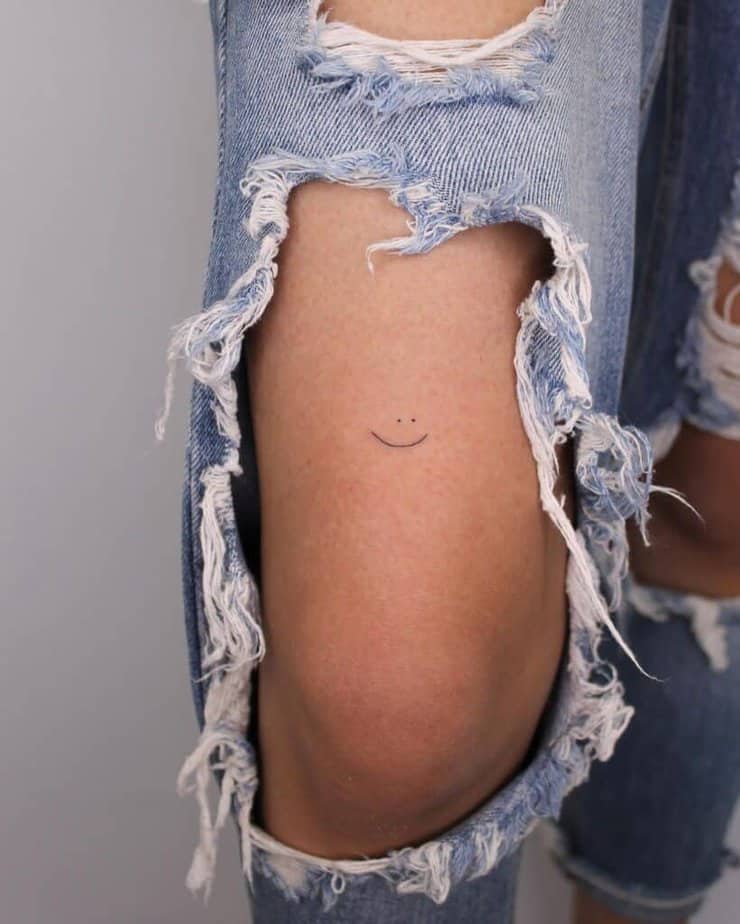 20 einfache Smiley-Tattoos, die Sie garantiert zum Lächeln bringen