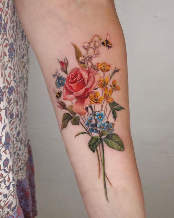 20 Strahlende Blumentattoos, die die Schönheit der Natur erforschen