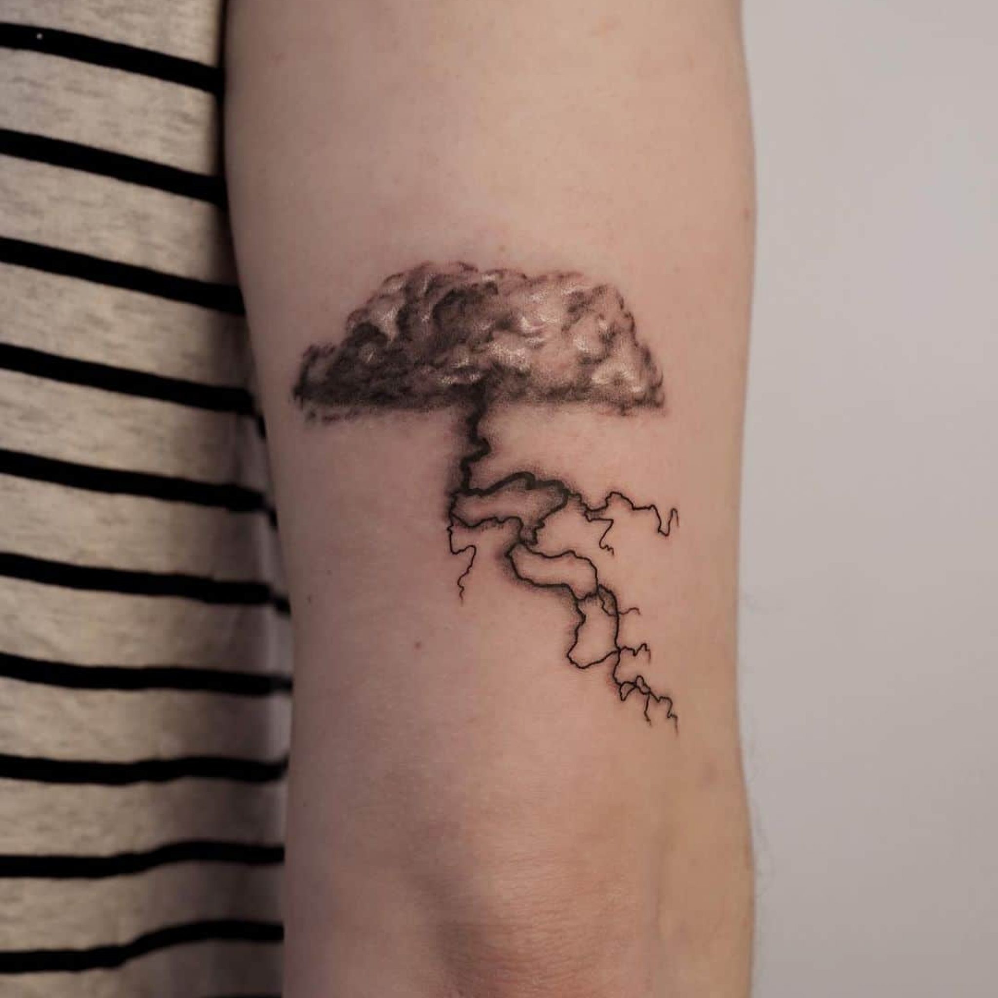 21 Blitz-Tattoo-Ideen für eine auffällige Tinte