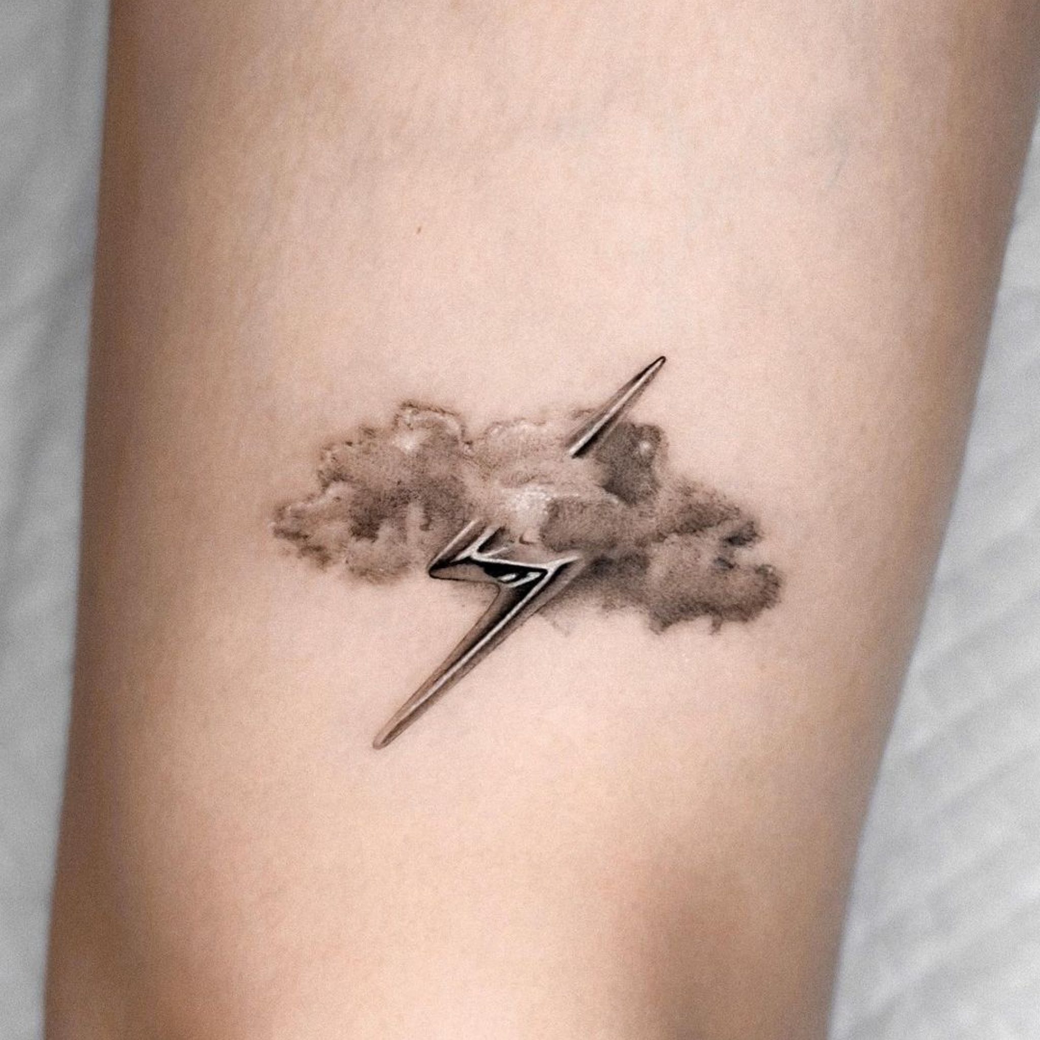 21 Blitz-Tattoo-Ideen für eine auffällige Tinte