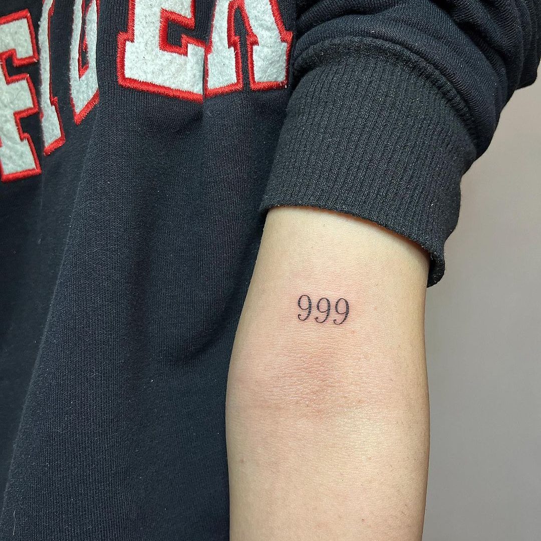 20 Die besten 999 Tattoo-Optionen, die dich zum Weitermachen inspirieren