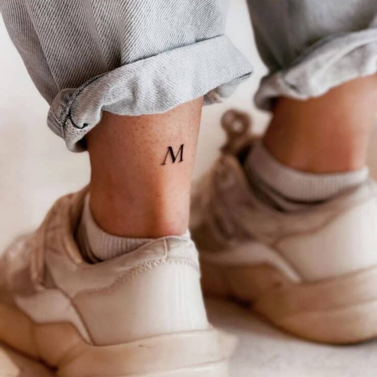 Elegantes Lebensmotto Tattoo Knöchel Spruch Ebenbild