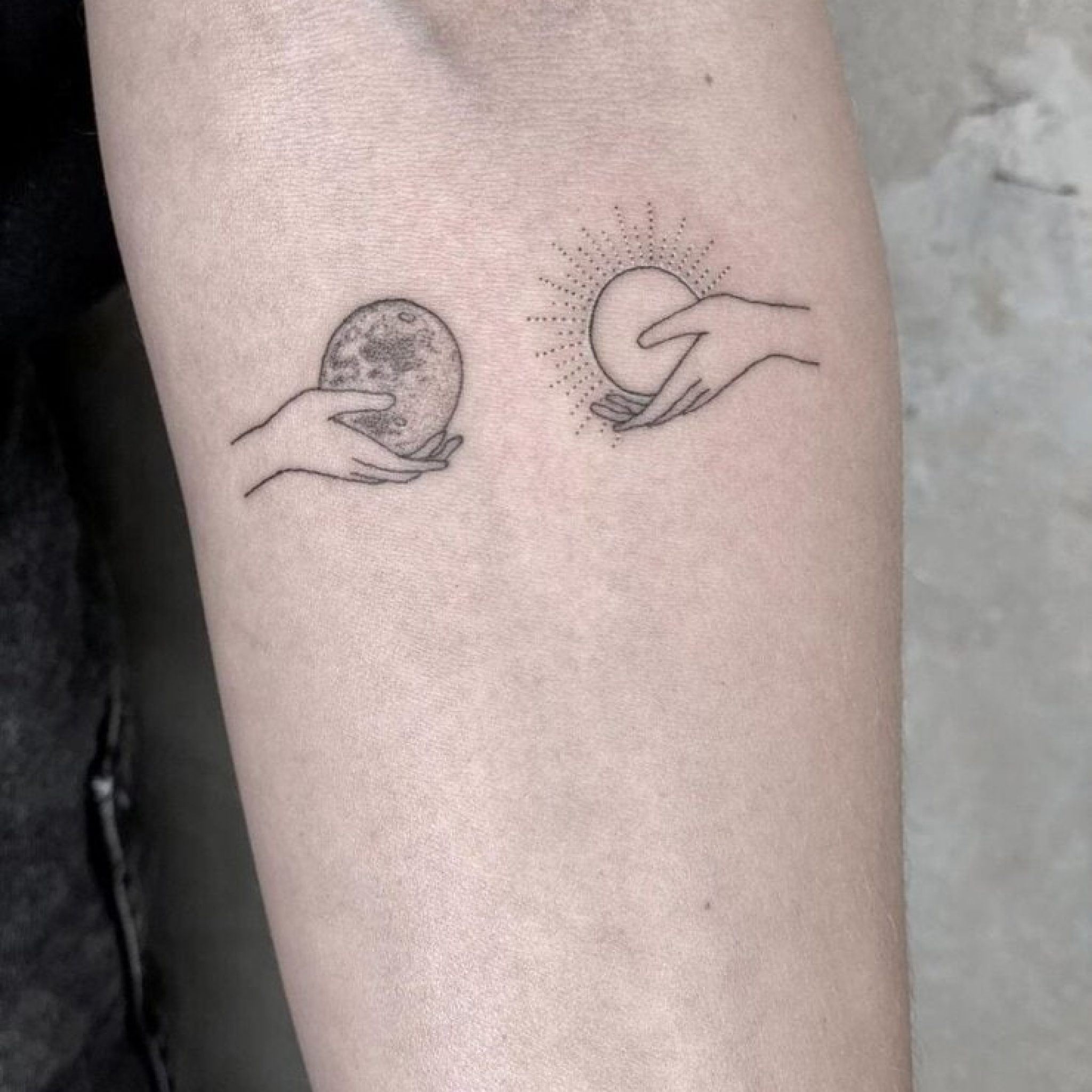 22 Ätherische Sonne und Mond Tattoos für aufbrausende Nachtschwärmer