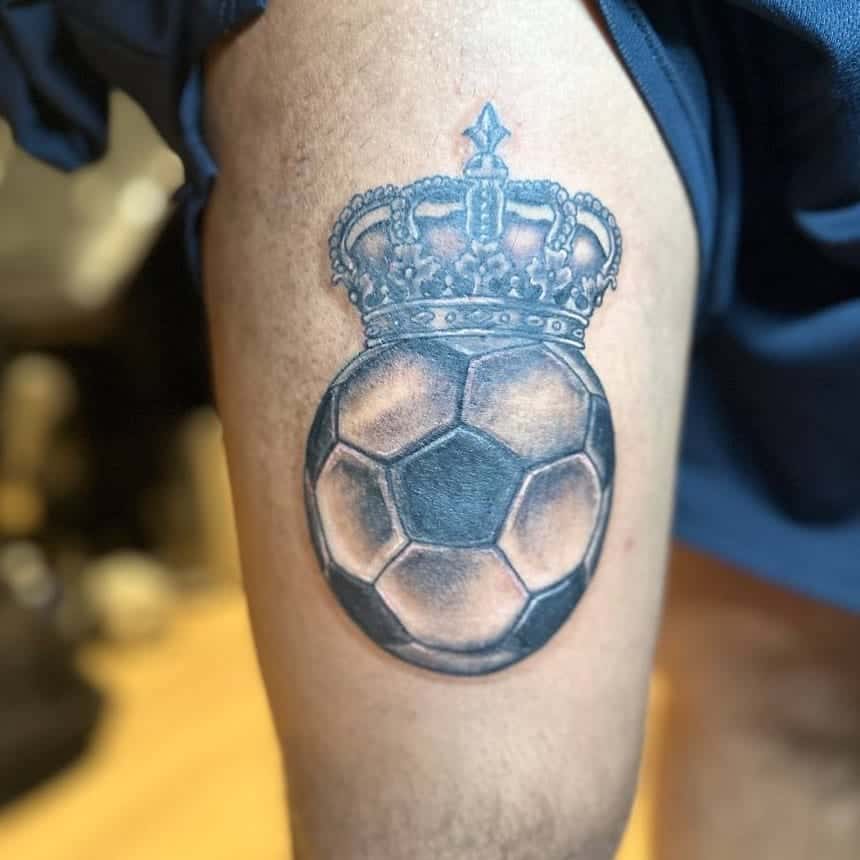 25 Sensationelle Fußball-Tattoos für Extrem-Fans